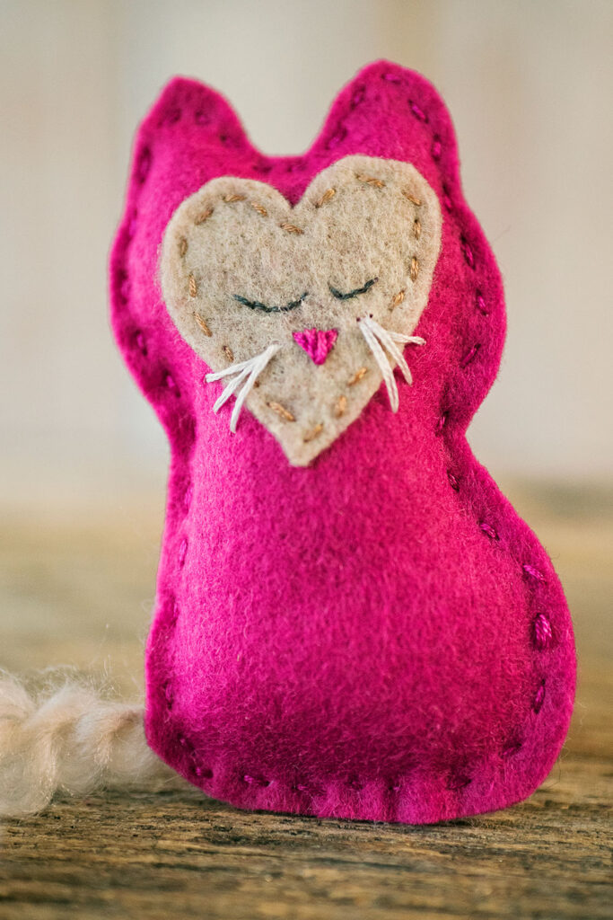 Cat Sewing Pattern, an easy hand sewing project